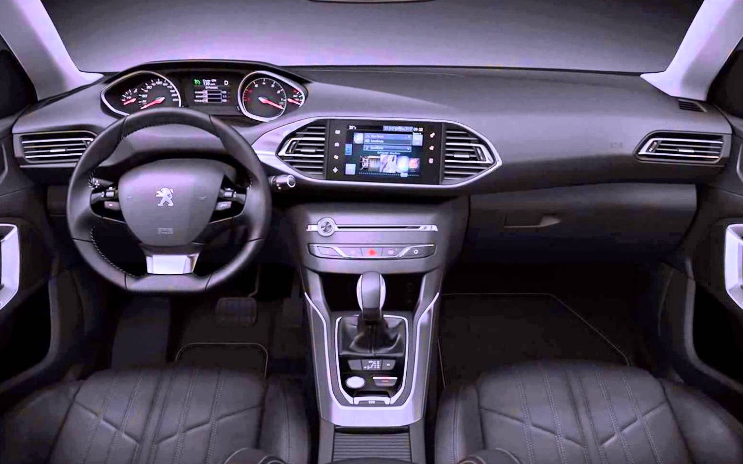 Comparison - PEUGEOT 4008 2017 - vs - Citroen C5 Aircross Hybrid 2018 | SUV Drive